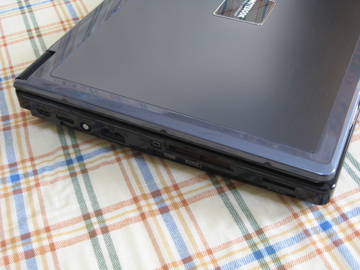 Clevo D900F: 思いつくがままのぶろぐ