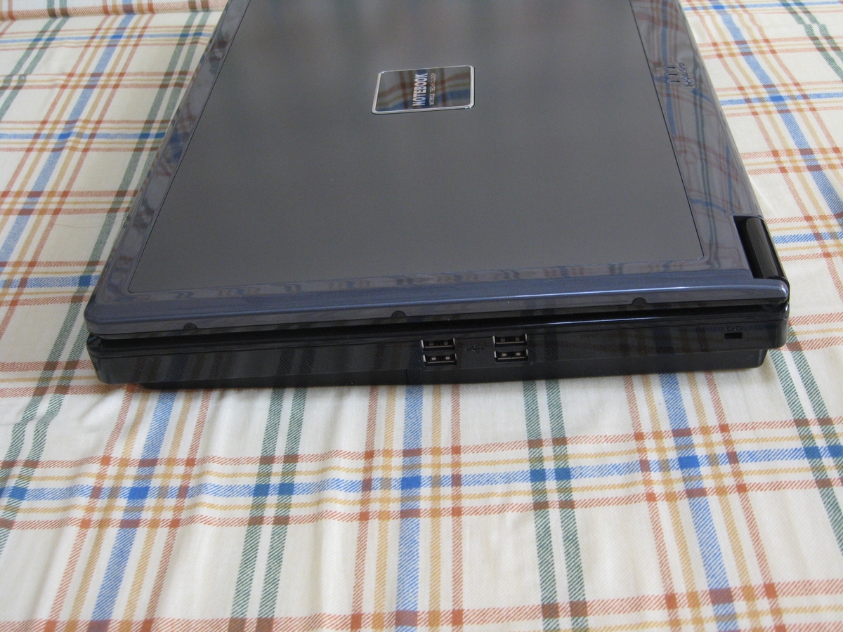 Clevo D900F: 思いつくがままのぶろぐ